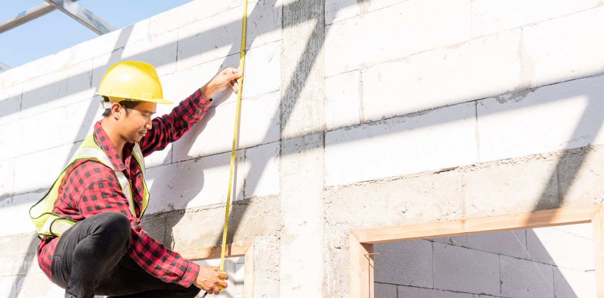 How to Become a General Contractor: A Guide to Building Success | Insureon